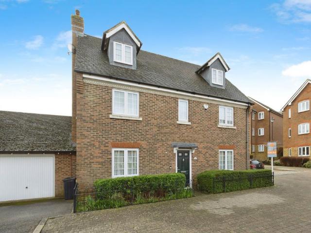 5 bedroom detached house for sale