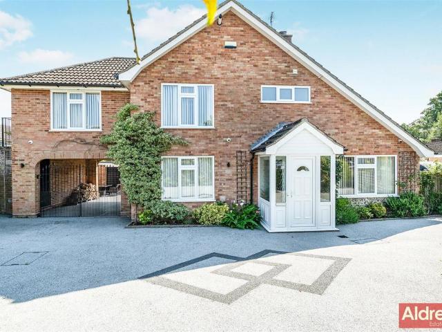 5 bedroom detached house for sale
