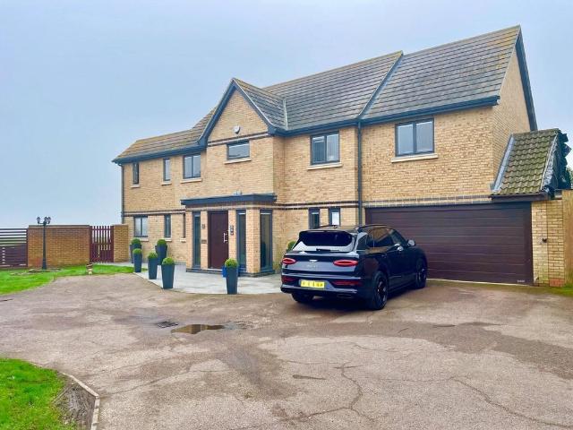 5 bedroom detached house for sale