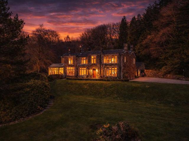 5 bedroom detached house for sale