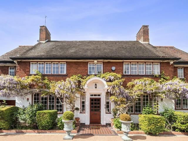 5 bedroom detached house for sale