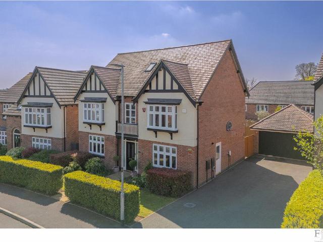 5 bedroom detached house for sale