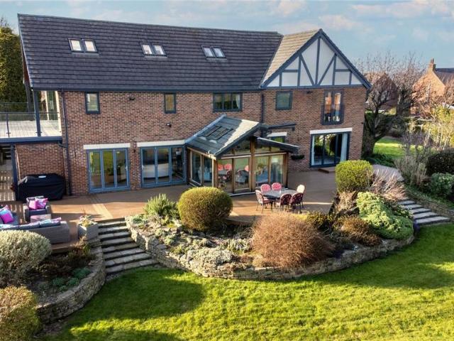5 bedroom detached house for sale