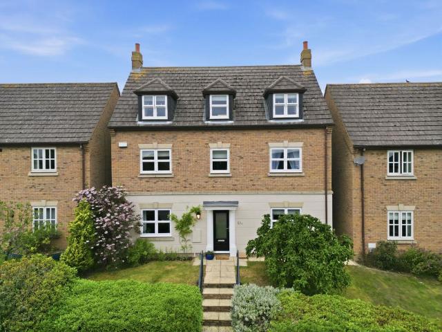 5 bedroom detached house for sale