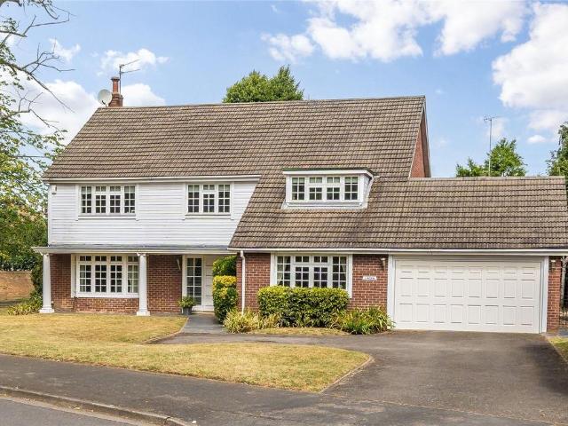 5 bedroom detached house for sale