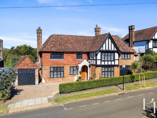 5 bedroom detached house for sale