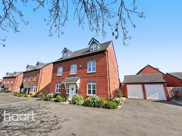 5 bedroom detached house for sale