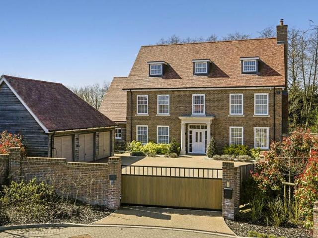 5 bedroom detached house for sale