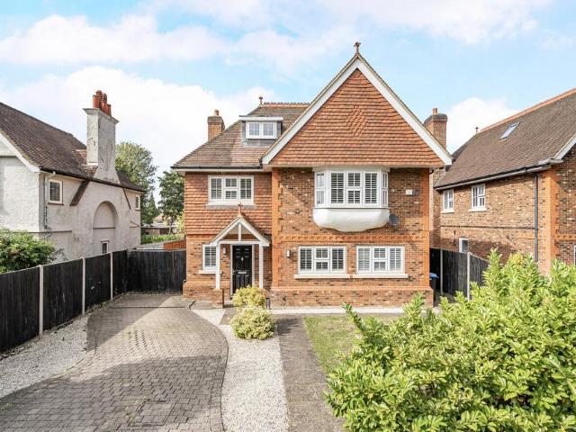 5 bedroom detached house for sale