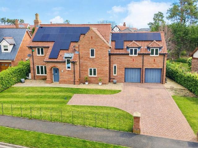 5 bedroom detached house for sale