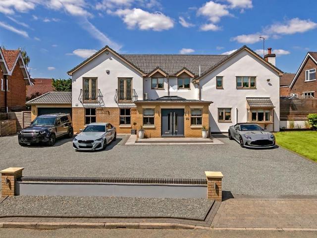 5 bedroom detached house for sale
