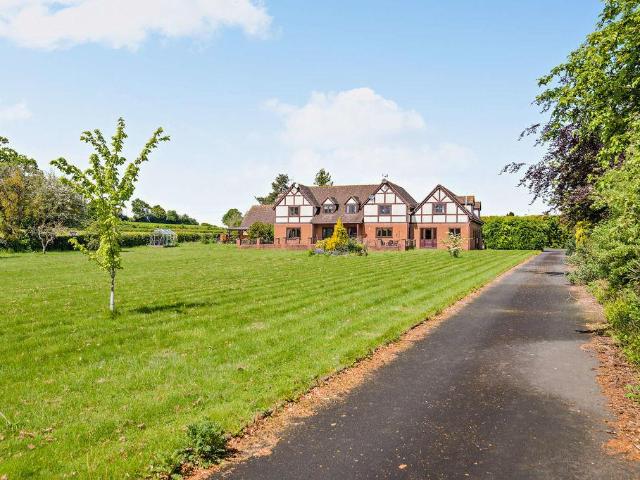 5 bedroom detached house for sale