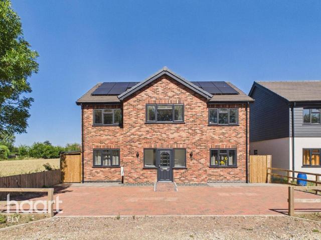 5 bedroom detached house for sale