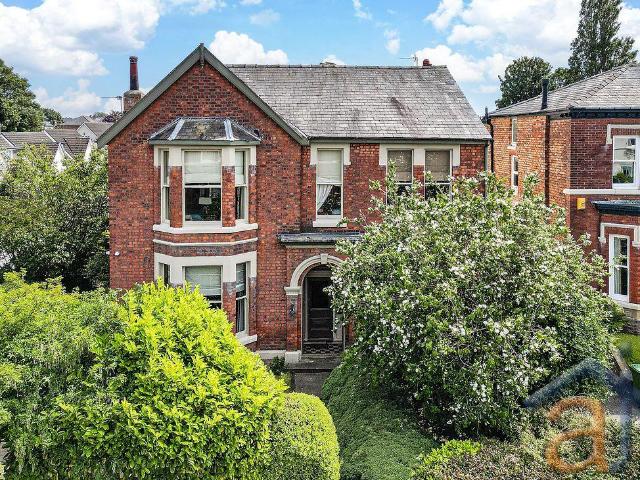 5 bedroom detached house for sale