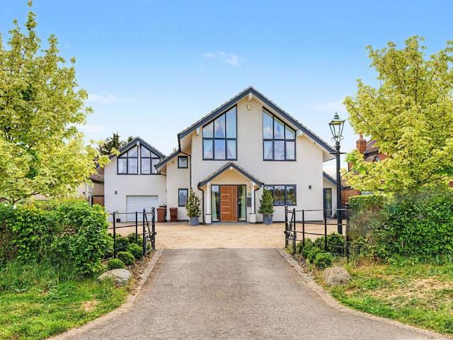 5 bedroom detached house for sale