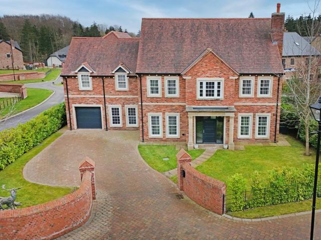 5 bedroom detached house for sale