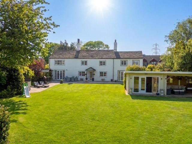 5 bedroom detached house for sale