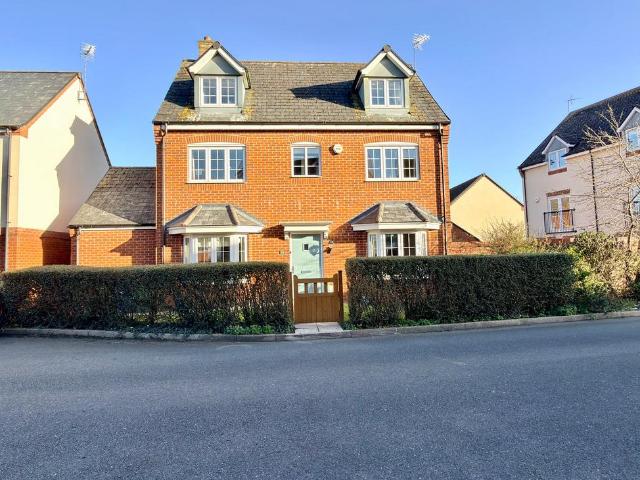 5 bedroom detached house for sale