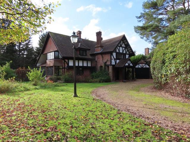 5 bedroom detached house for sale