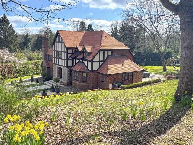 5 bedroom detached house for sale