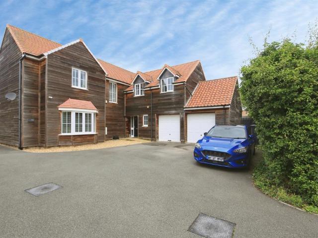 5 bedroom detached house for sale
