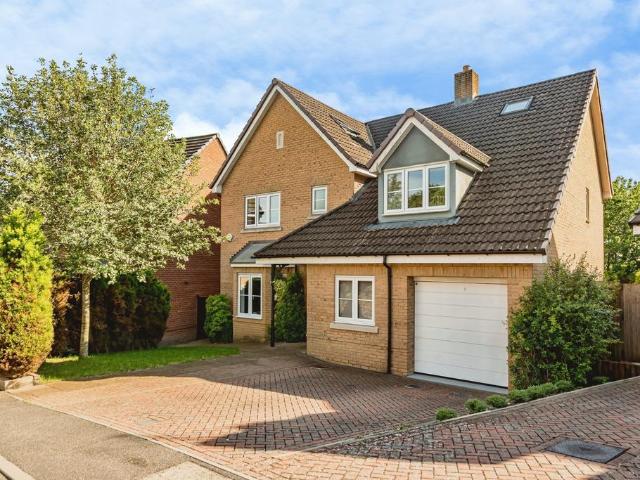 5 bedroom detached house for sale