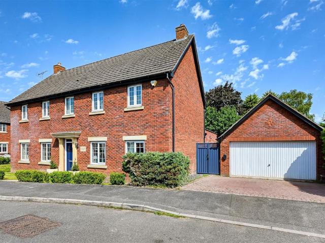 5 bedroom detached house for sale