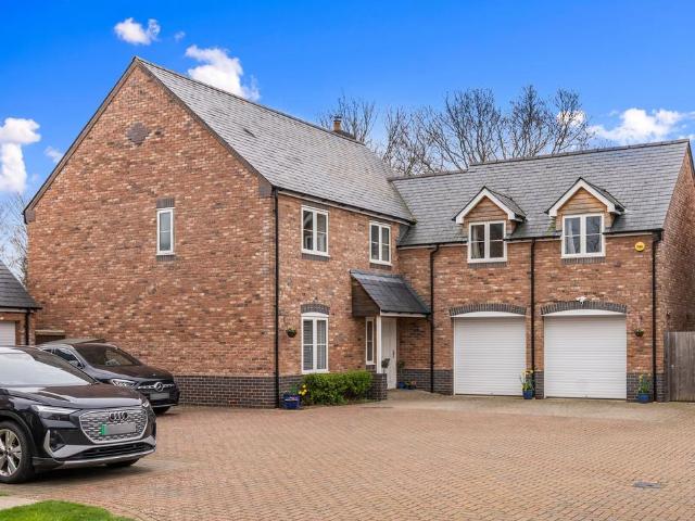 5 bedroom detached house for sale