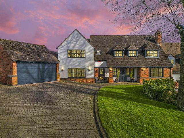 5 bedroom detached house for sale