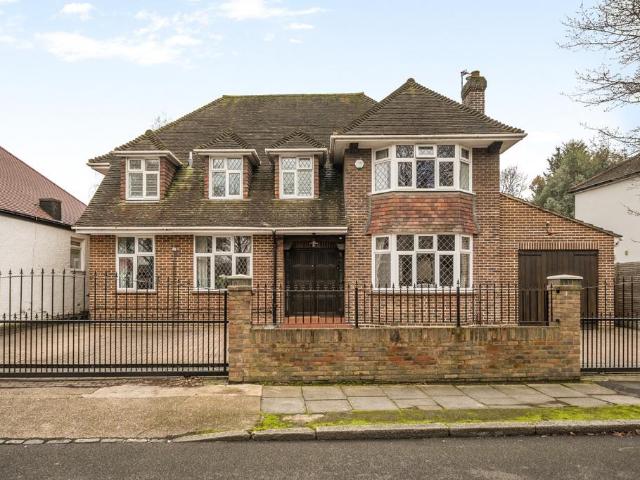 5 bedroom detached house for sale