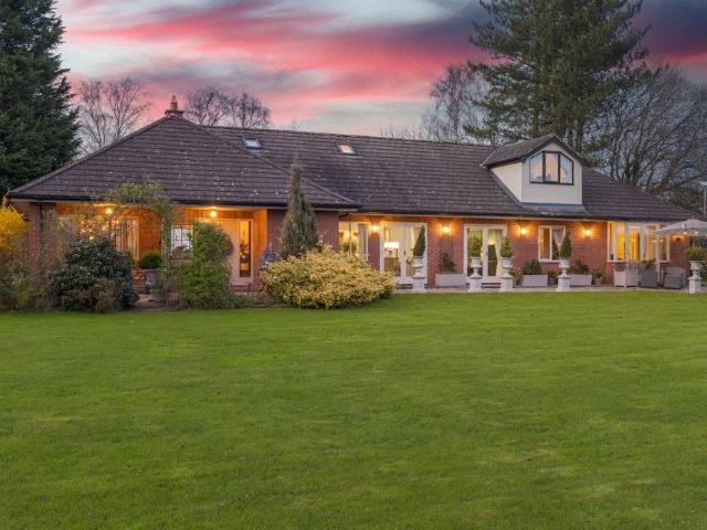 5 bedroom detached house for sale