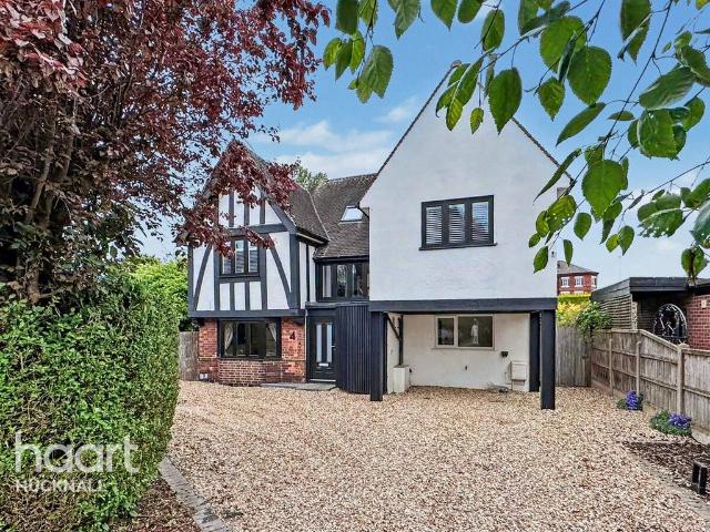 5 bedroom detached house for sale