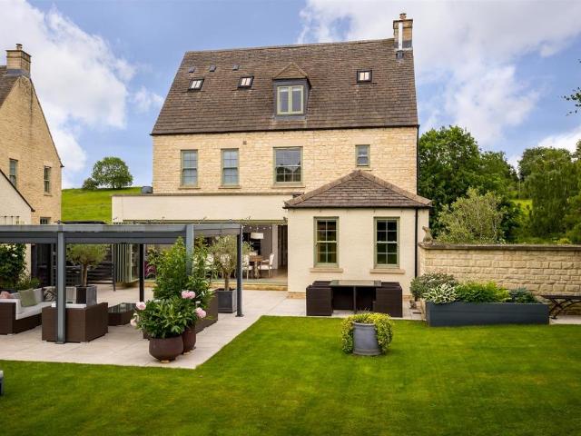 5 bedroom detached house for sale