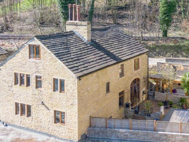 5 bedroom detached house for sale