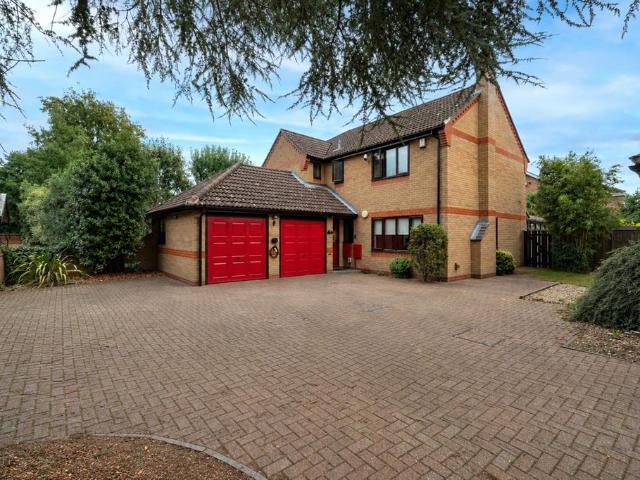 5 bedroom detached house for sale