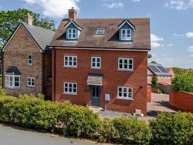 5 bedroom detached house for sale