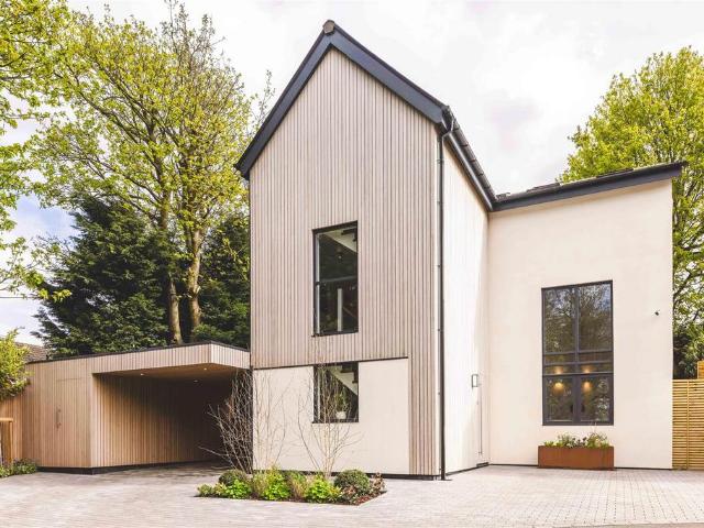 5 bedroom detached house for sale