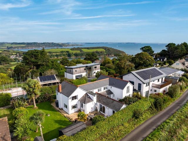 6 bedroom detached house for sale