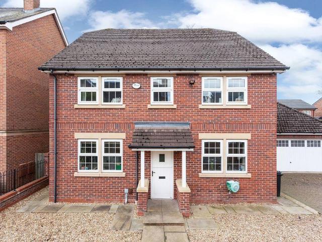 5 bedroom detached house for sale