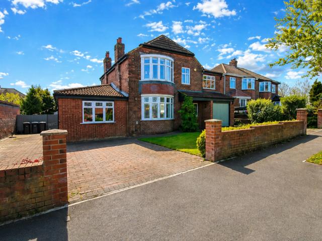 5 bedroom detached house for sale