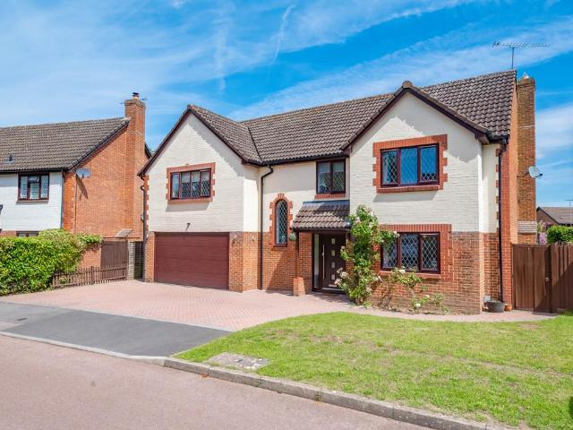 5 bedroom detached house for sale