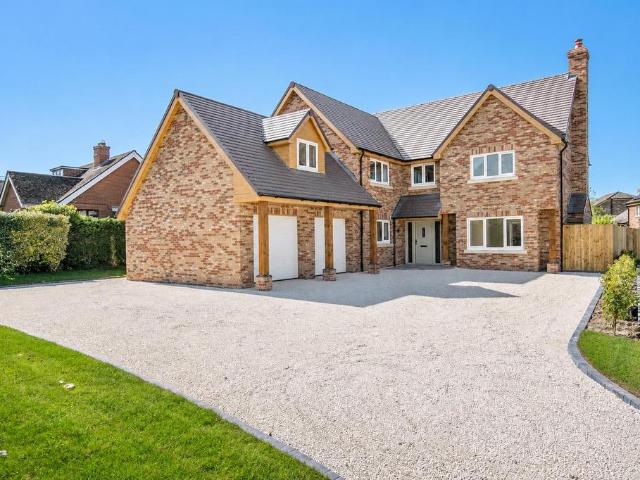 5 bedroom detached house for sale