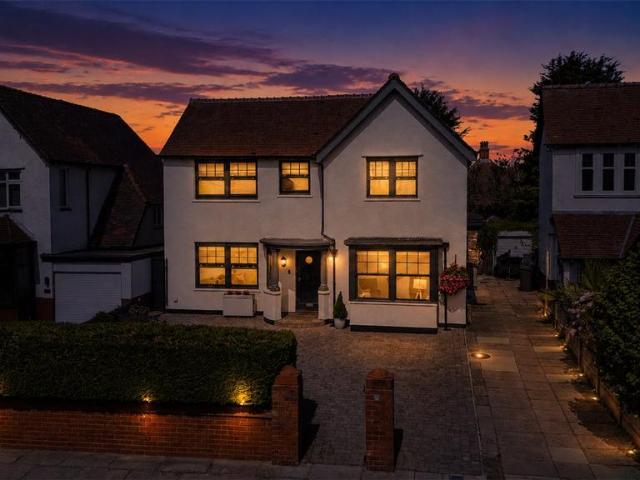 5 bedroom detached house for sale