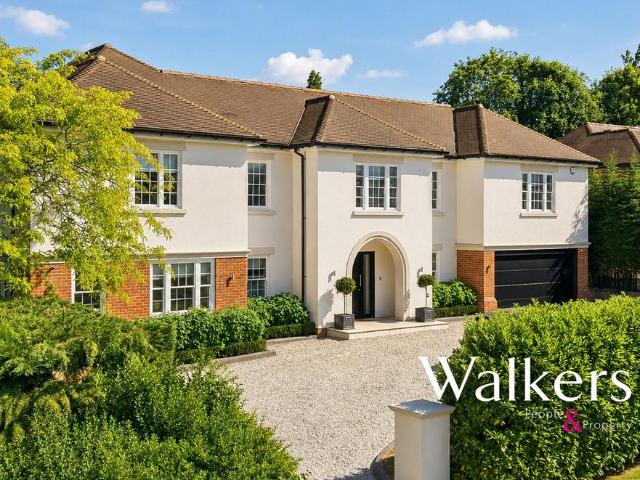 5 bedroom detached house for sale