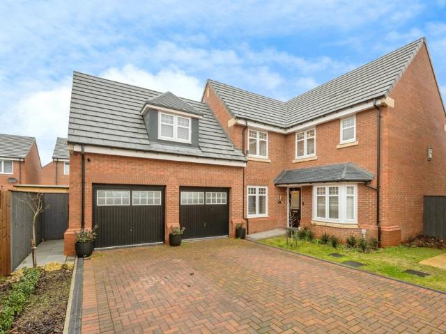 5 bedroom detached house for sale