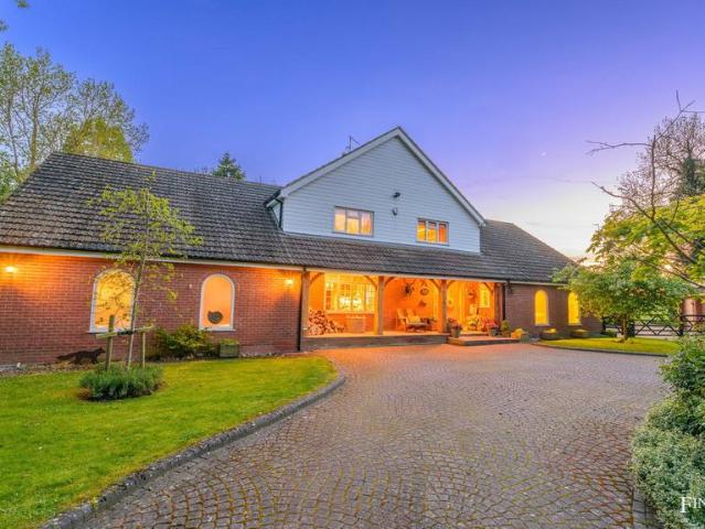 5 bedroom detached house for sale