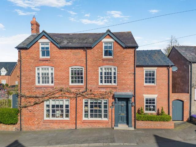 5 bedroom detached house for sale