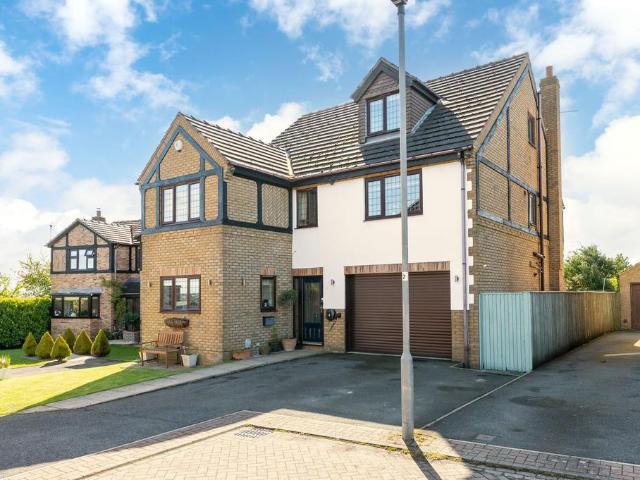 5 bedroom detached house for sale