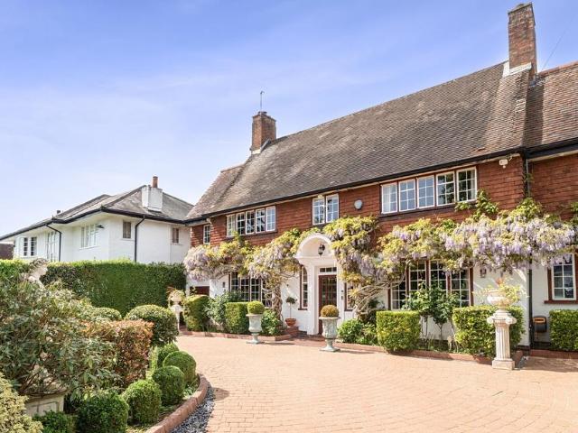 5 bedroom detached house for sale
