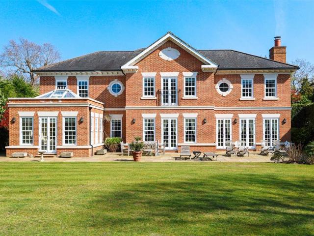 5 bedroom detached house for sale